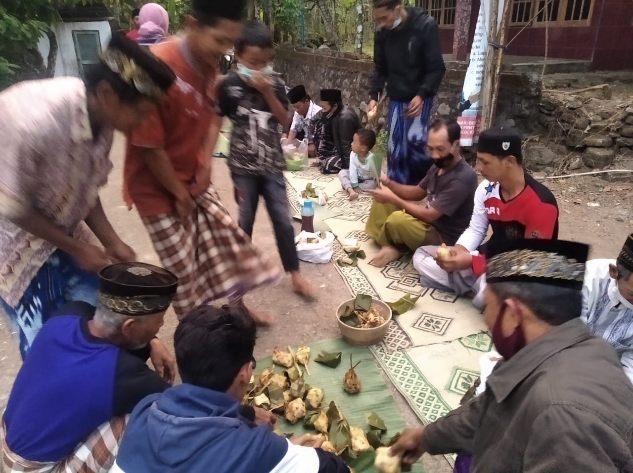 Warga Popohan Rayakan Panen Dengan Tradisi Baritan - Kalurahan Banjararum